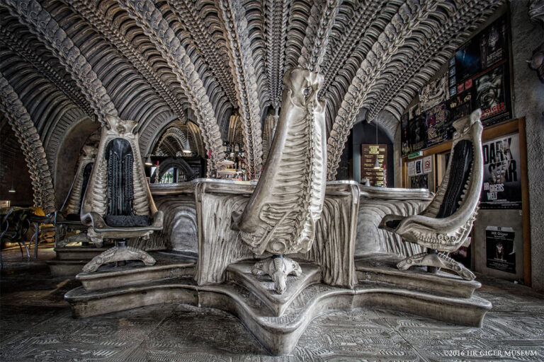 Un recorrido por el impresionante bar de H. R. Giger - applauss