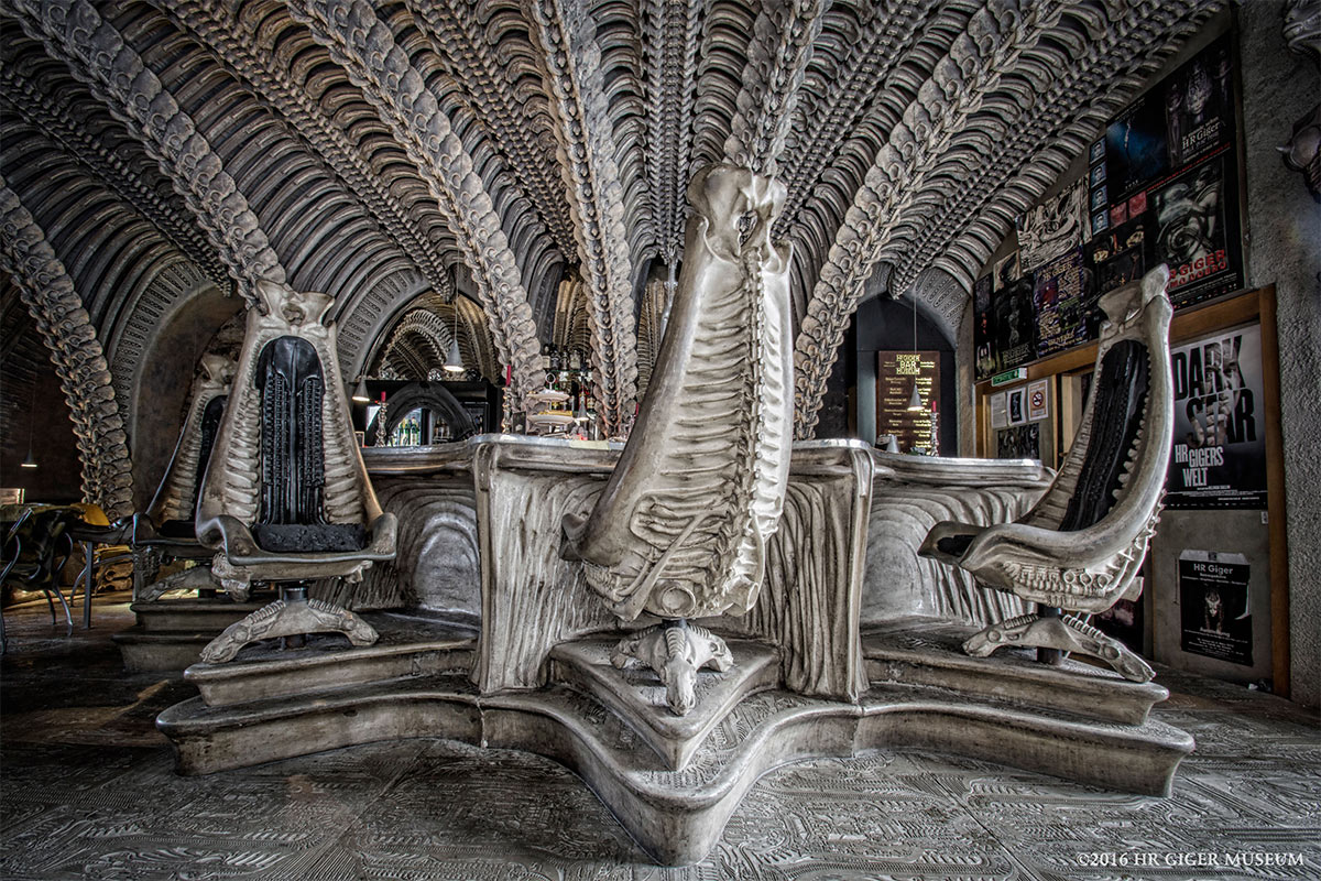Un recorrido por el impresionante bar de H. R. Giger - applauss.com